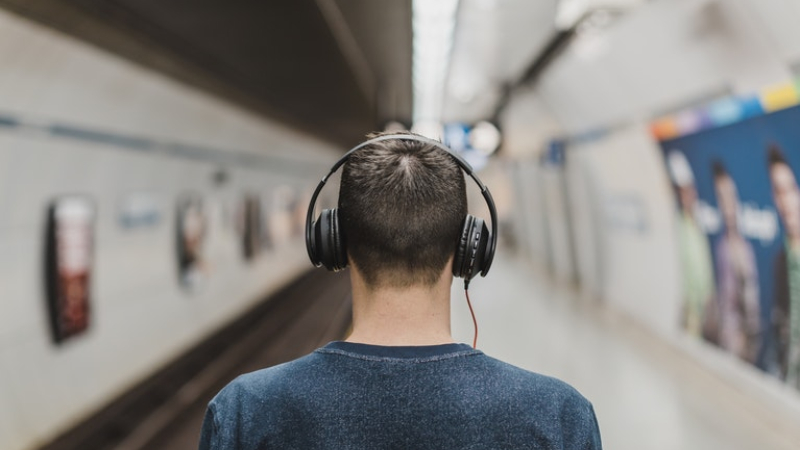 Día Internacional del Libro: Crean audioteca virtual gratuita para personas con discapacidad ...